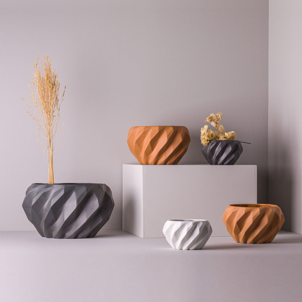 Plissan Geometric M - Porcelain Plant Pot | Crafted by Holaria