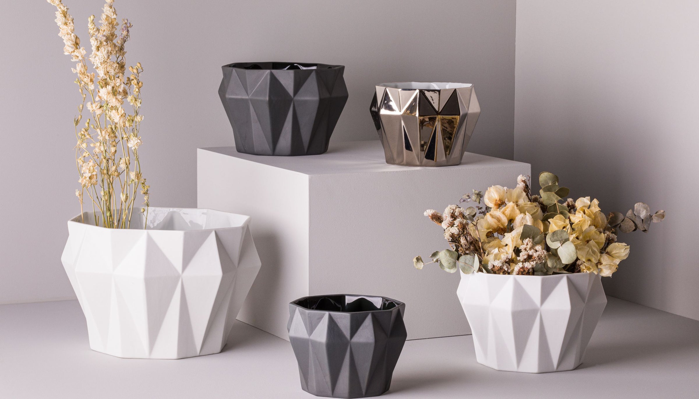 Holaria - Modern & Contemporary Porcelain Home Decor